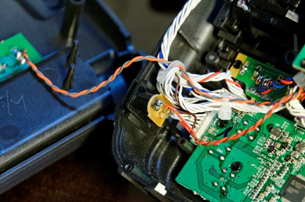 Spektrum DX7 FrSky DHT mod - ivc wiki